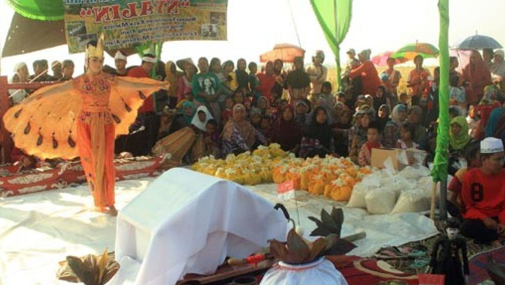 Corak Agraris Lampau, Nyalin, Tradisi Masyarakat Sunda Karawang