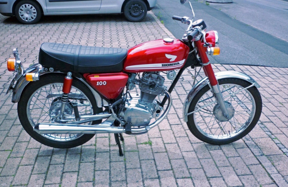 Nostalgia Era 70-an! Sejarah Honda CB 100, Si Motor Jadul yang Tetap ...
